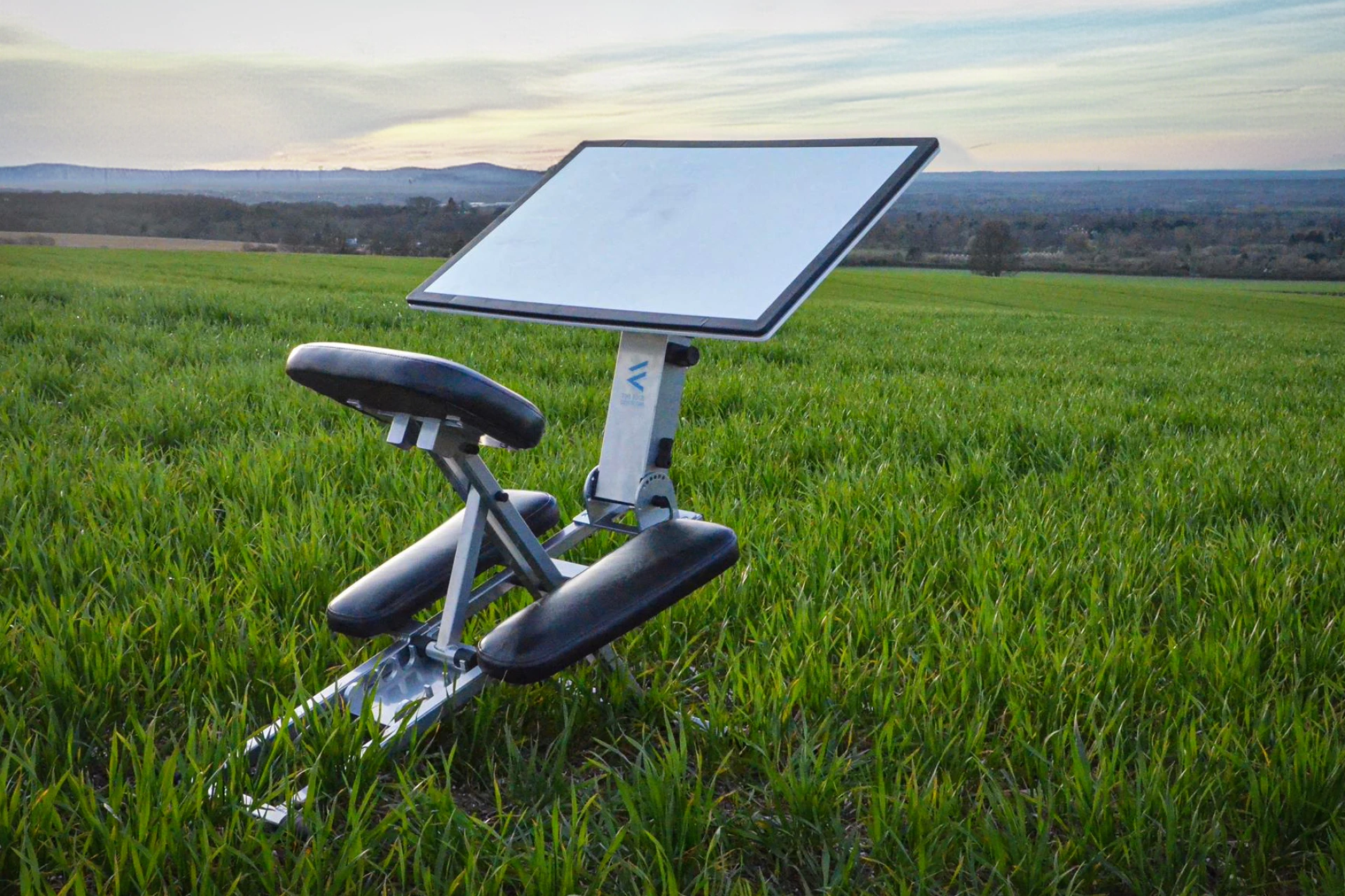 Foldable micro-office on wheels means you can work from anywhere