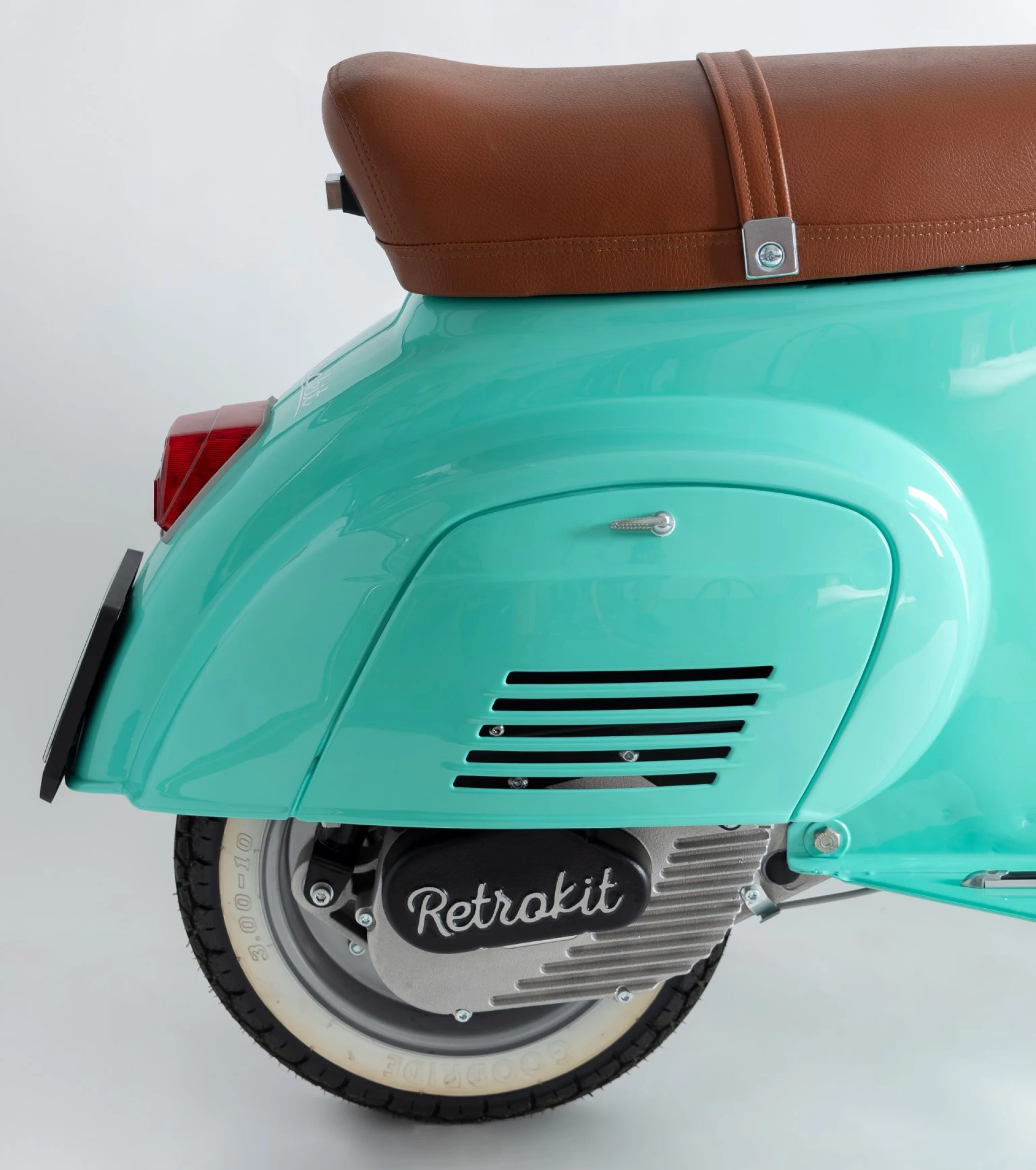 All-in-one kit converts gas Vespas into EVs, in just four hours