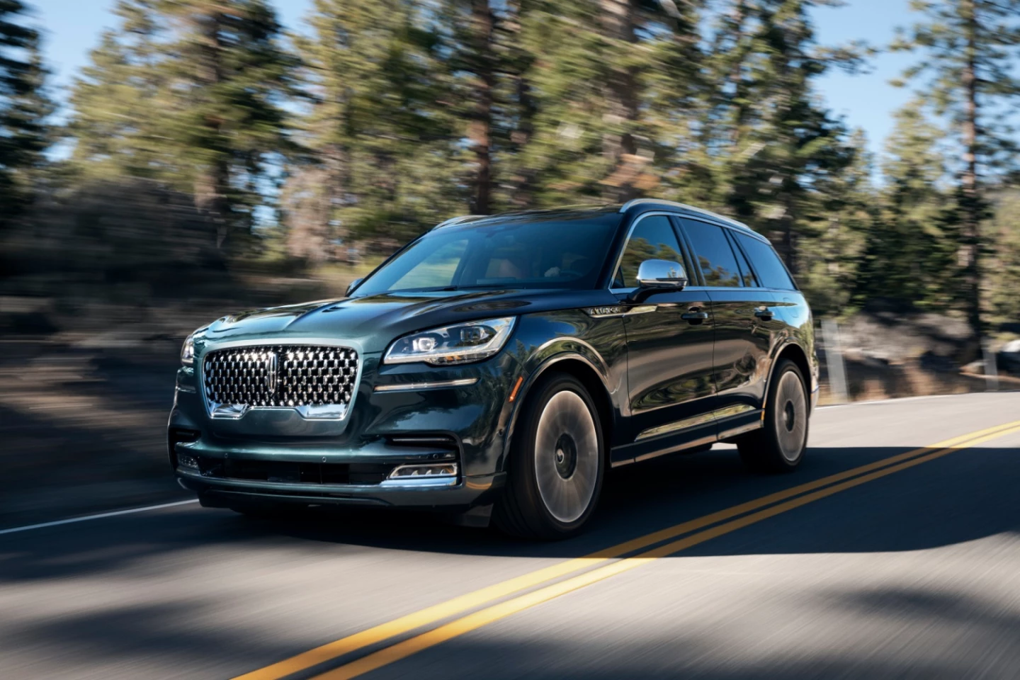 Lincoln sends the Aviator SUV soaring with hybrid tech
