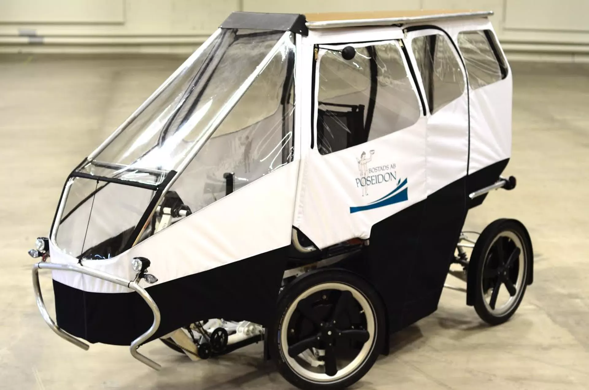 Velove adds weather protection and extra seat to its Armadillo electric ...