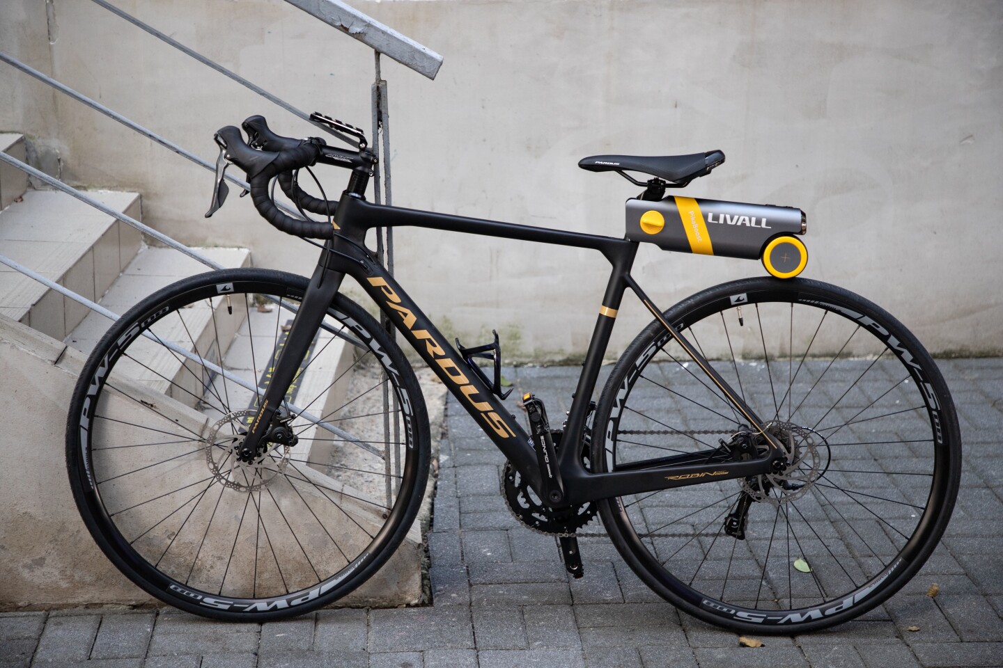 Pikaboost turns any bike into an ebike in less than 30 seconds