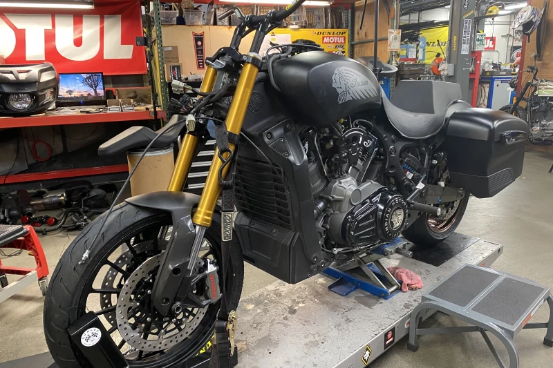 Interview: Roland Sands builds "Challenger RR" race cruiser for Indian