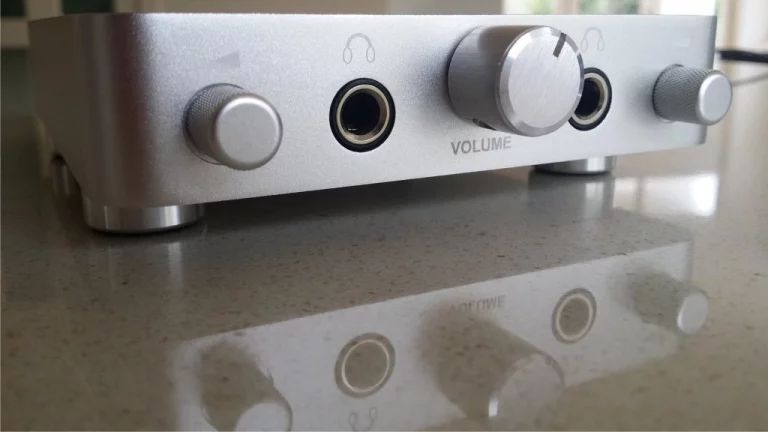 Desktop tube amp promised to sound as good as it looks