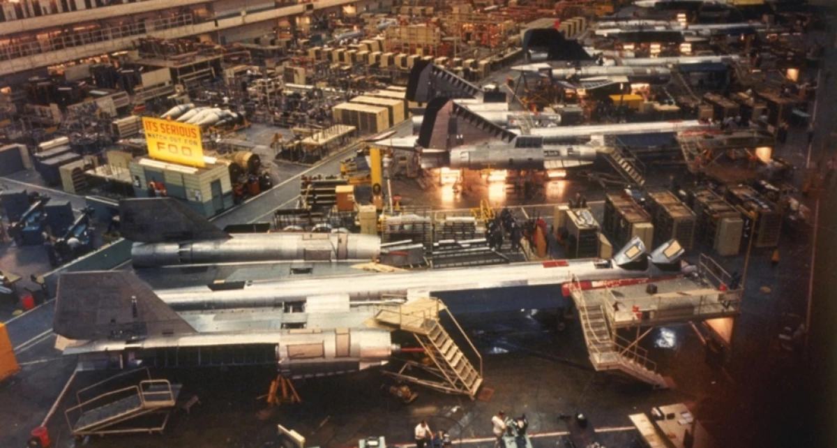 Inside the SR-71 Blackbird: How and it flew higher and faster than ...