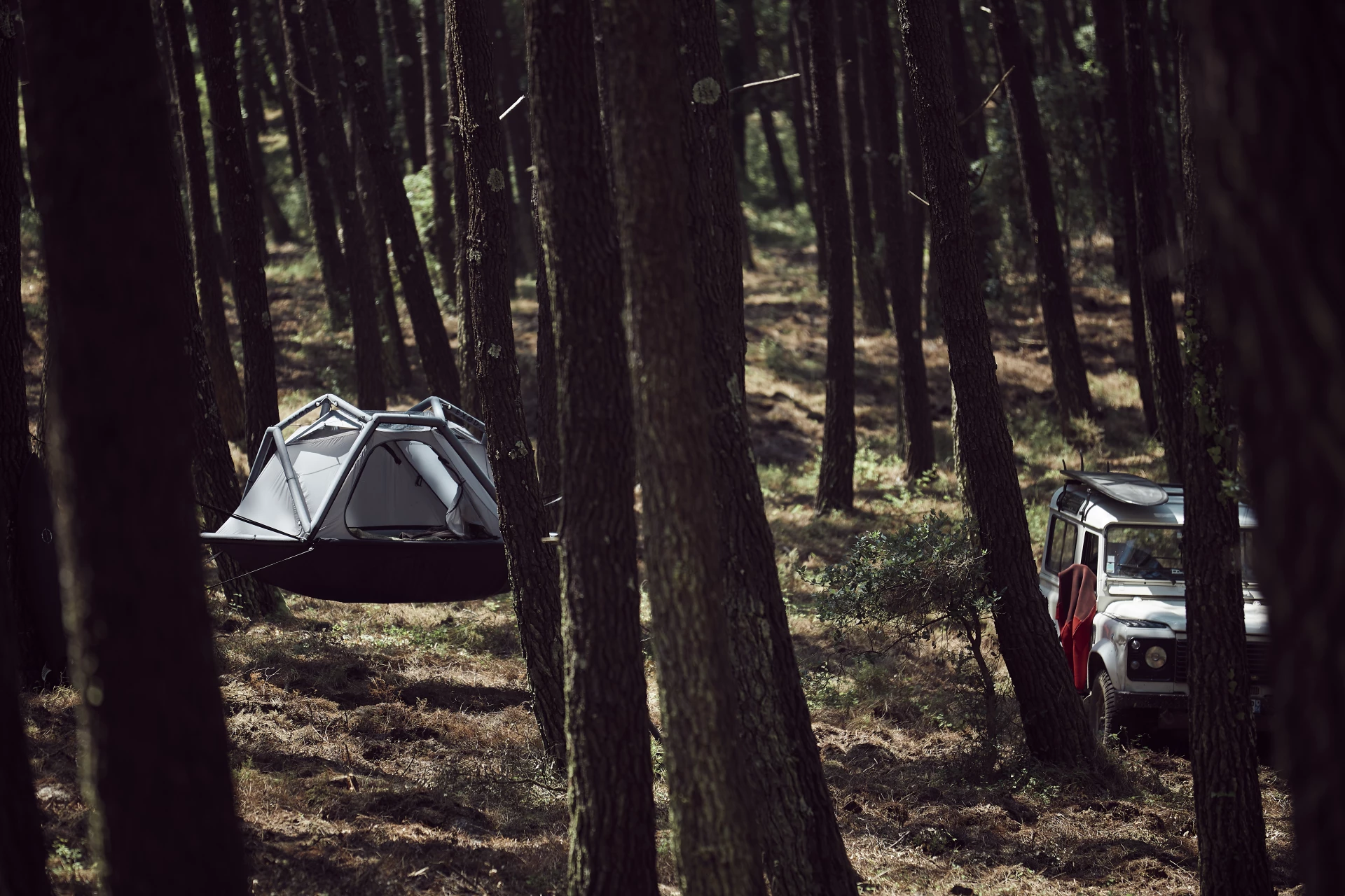 Exod pumps and pitches its inflatable ground + tree tent