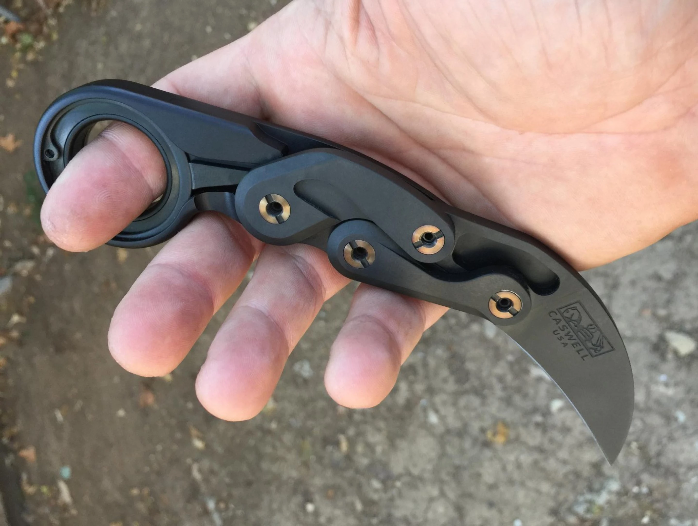 Morphing Karambit utility knife keeps your fingers out of harm's way