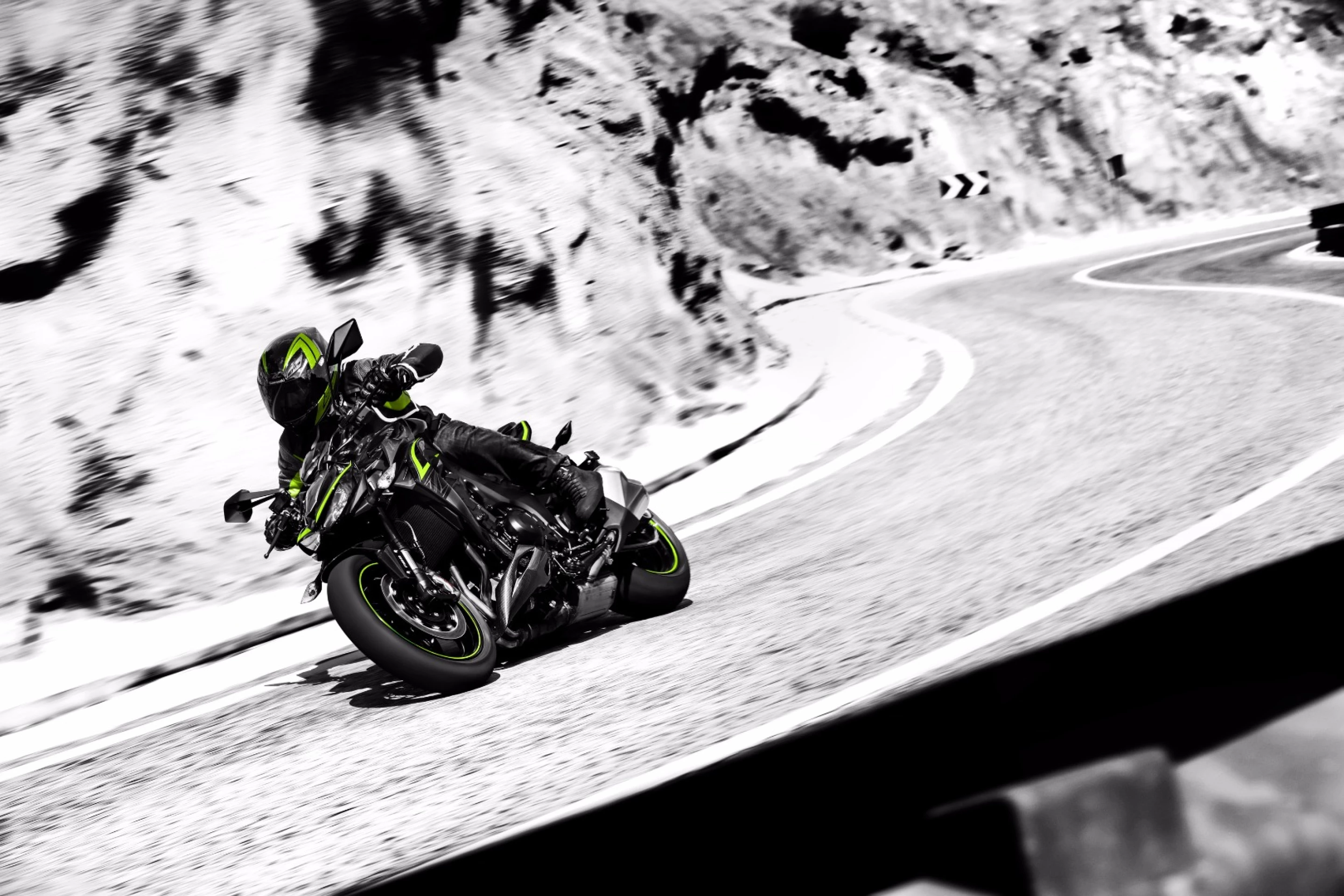 Kawasaki up-specs the Z1000 with an R edition