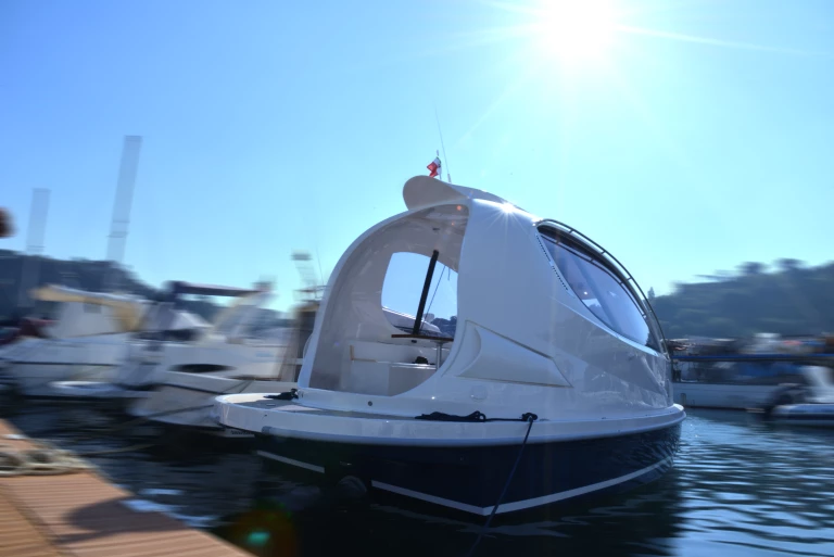 Italian design firm launches its first "mini yacht"