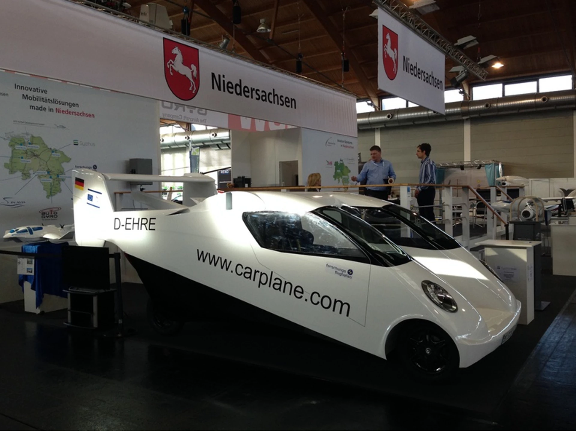 Twin-fuselage Carplane prototype makes public debut