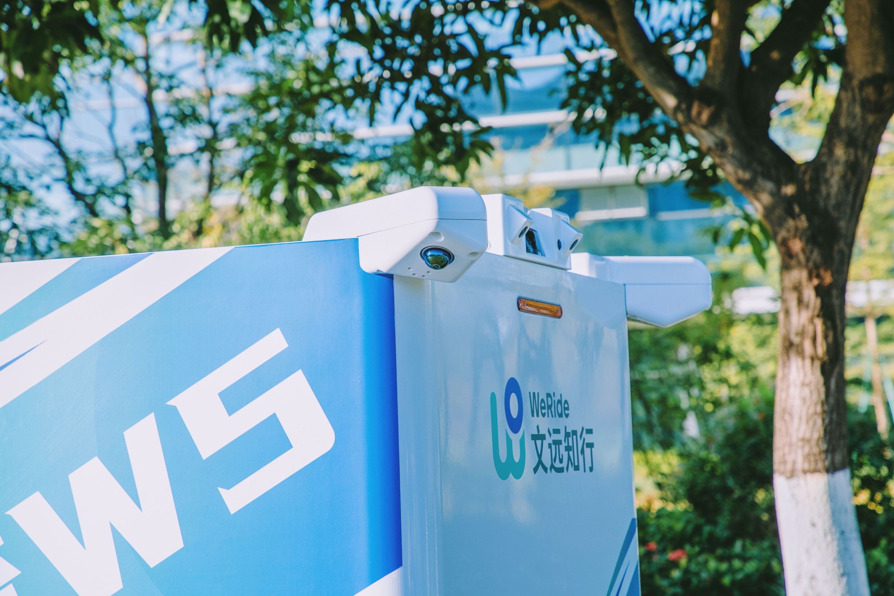 Autonomous delivery bot boasts largest modular cargo bay in its class