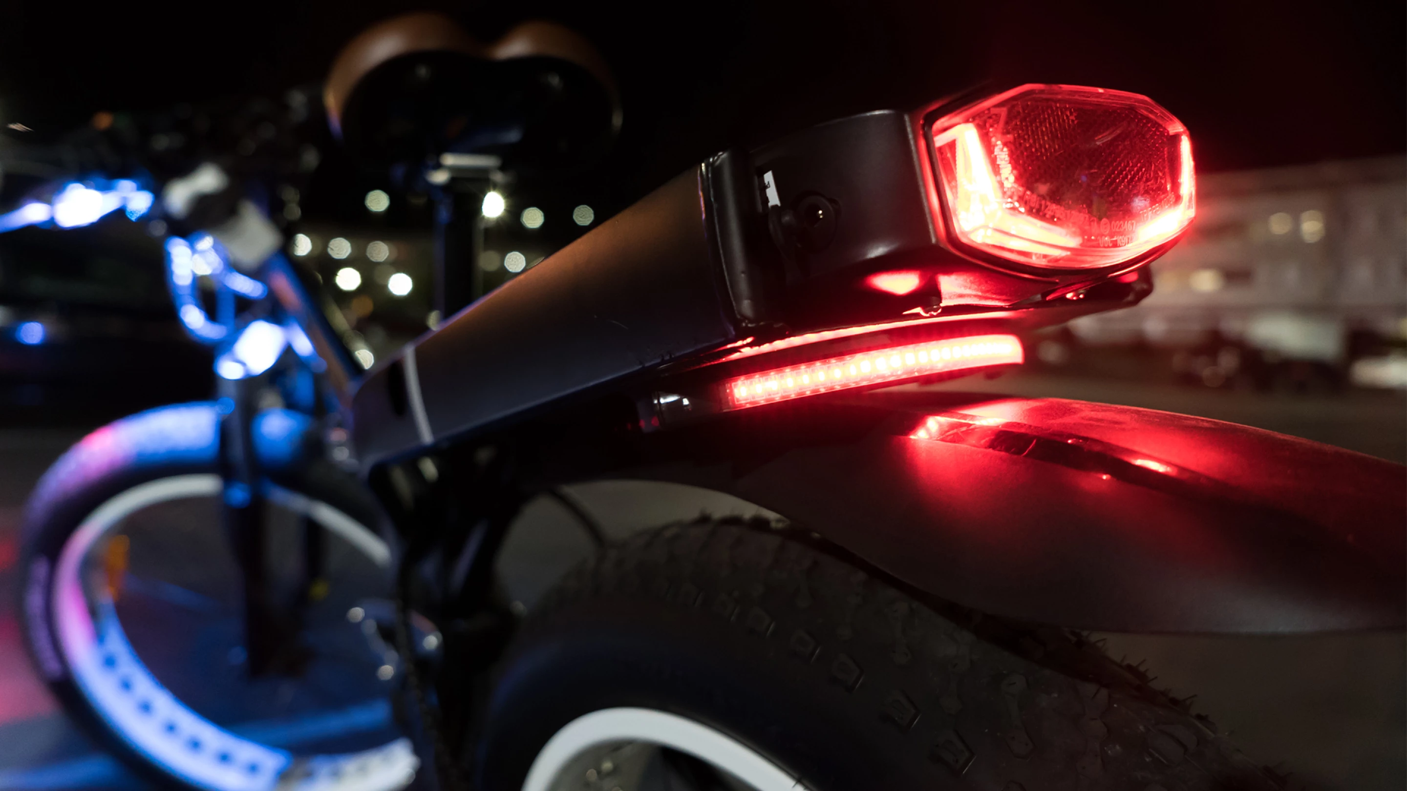 Folding electric fat bike promises "moar" features
