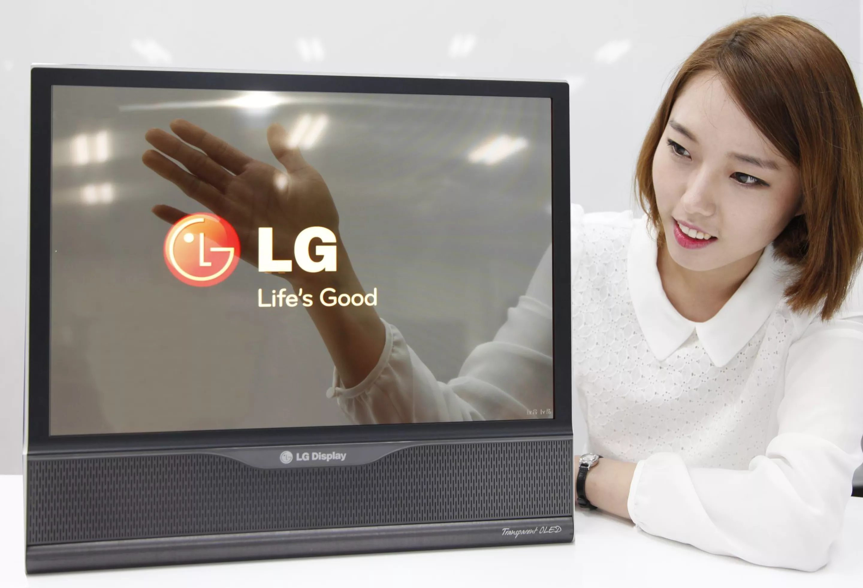 LG "rolls out" latest flexible and transparent OLED panels