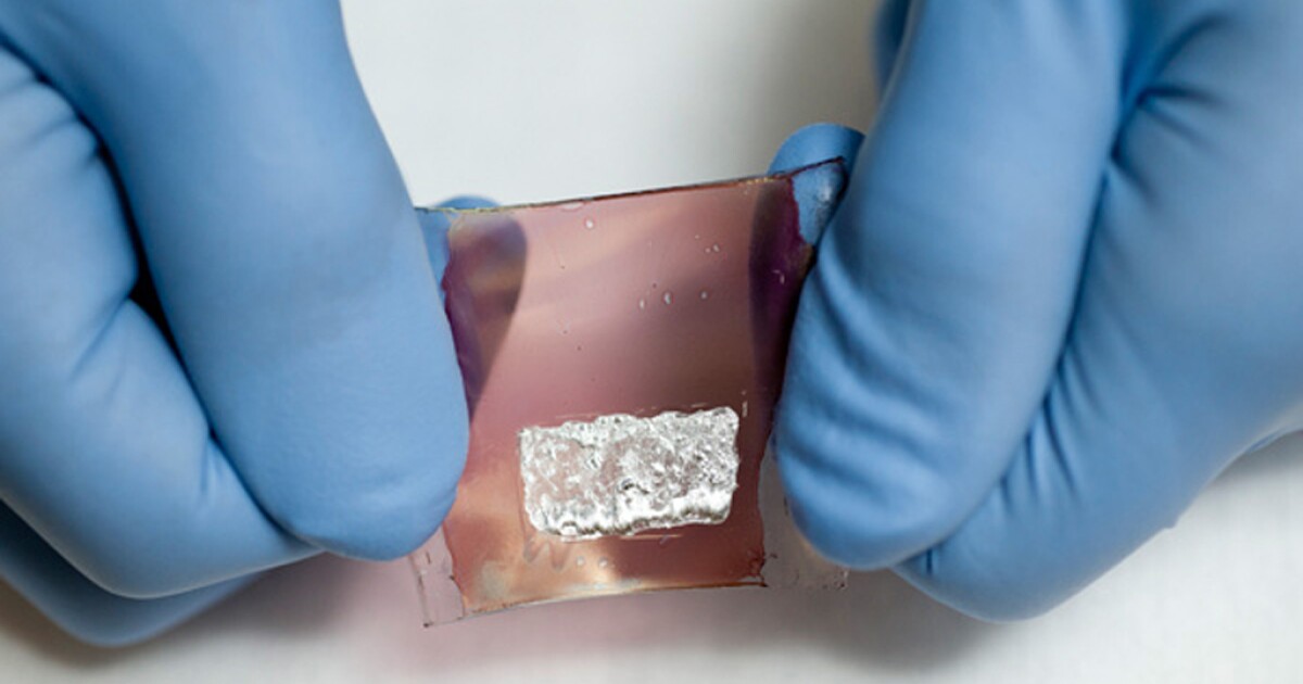 'Super skin' powered by stretchable solar cells