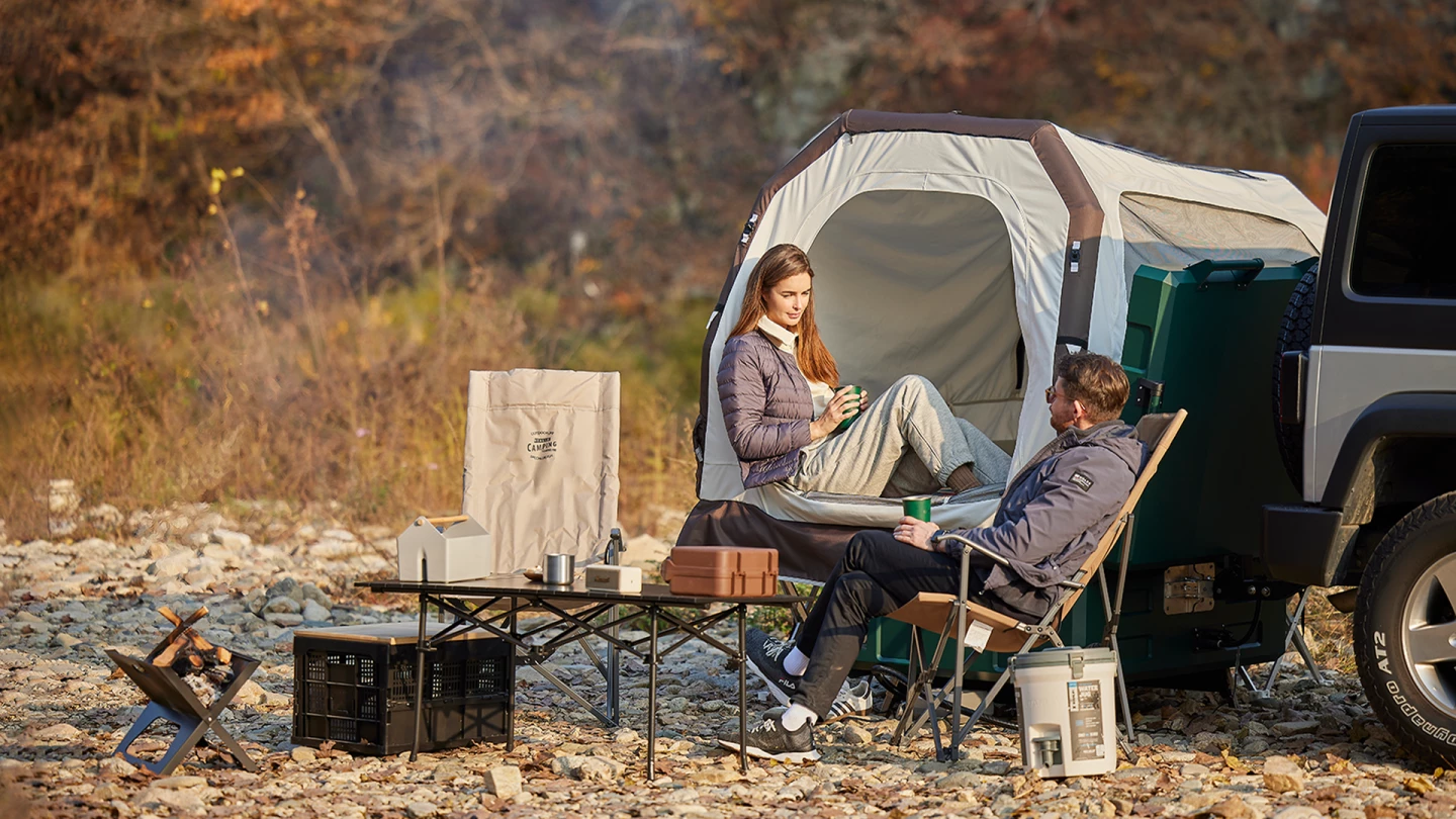 Rolling tent hitches a ride and inflates into above-ground abode
