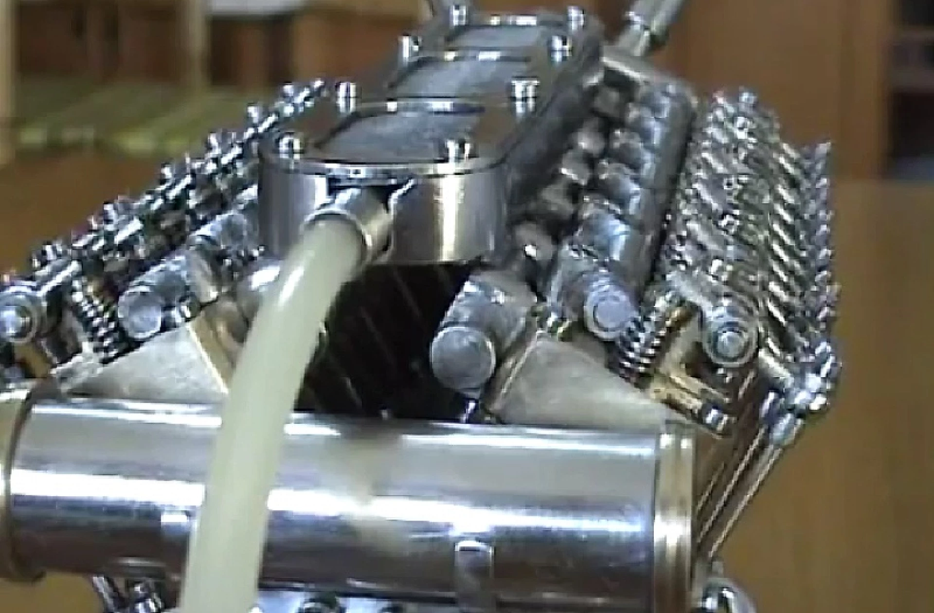 Spanish engineer crafts "world's smallest" V-12 engine
