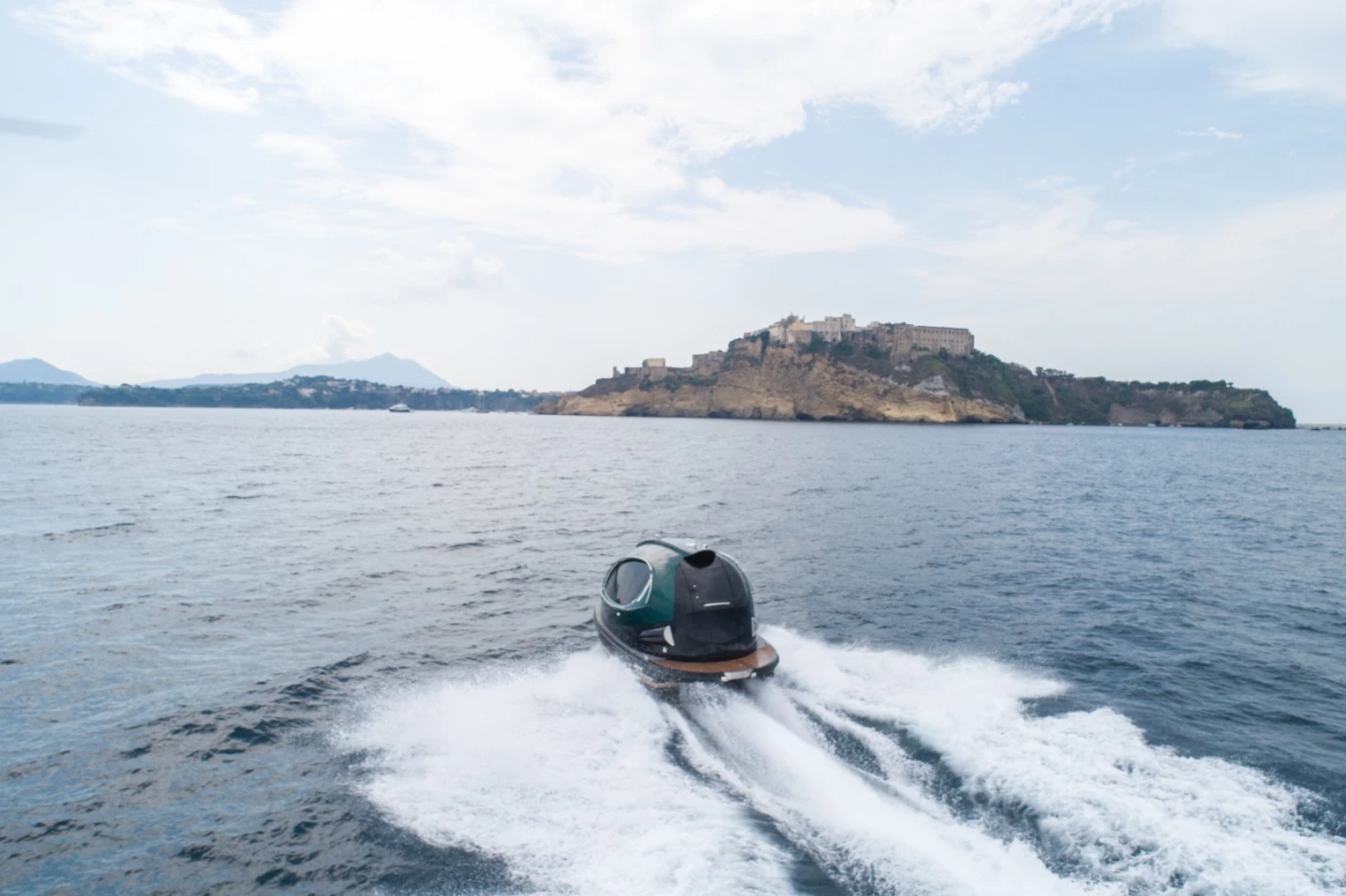 Jet Capsule launches bigger, faster, more luxurious motorboat
