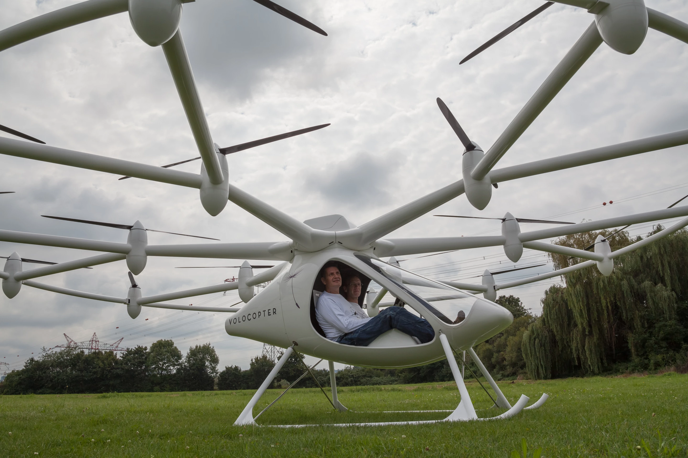E-volo’s 18-rotor electric Volocopter makes maiden flight