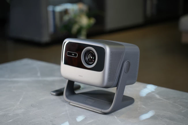 Gimbal-mounted laser projector throws big-screen 4K visuals day or night