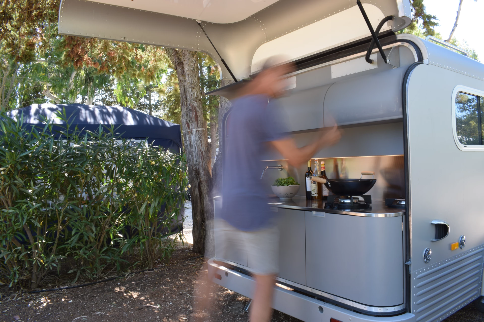 Stylish caravan cabriolet peels back its roof to connect with nature