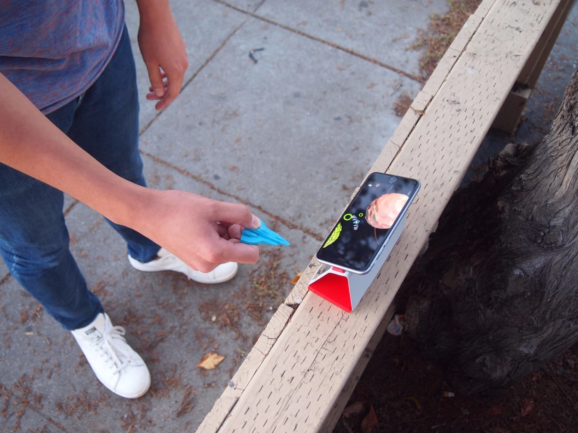 Oak dock puts augmented reality on the table