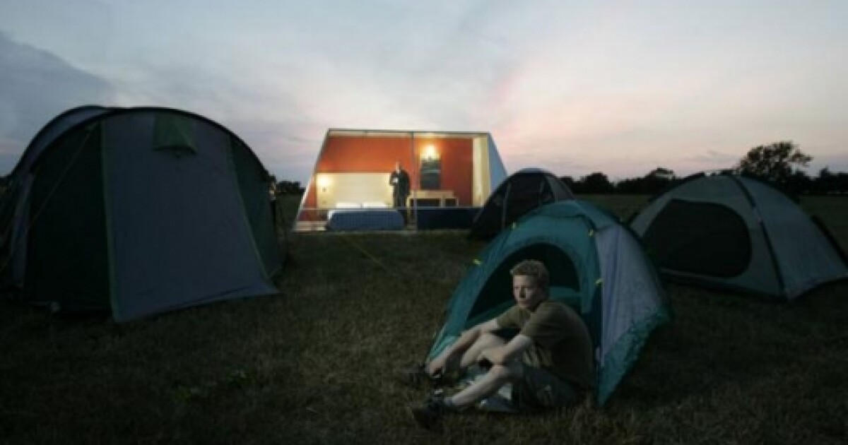 The World’s First Mobile Hotel Room