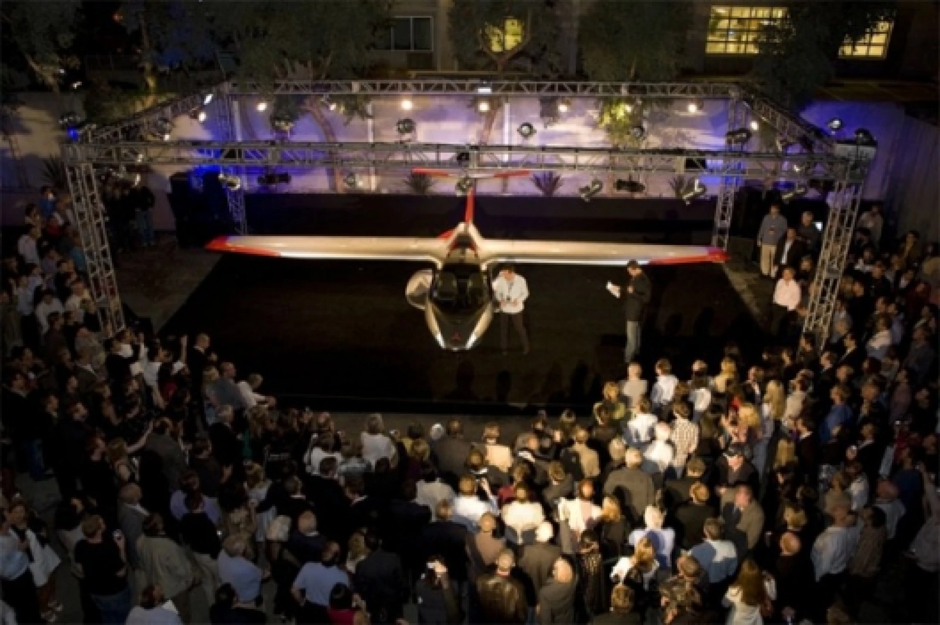 ICON Aircraft unveils fold-up amphibious sports plane