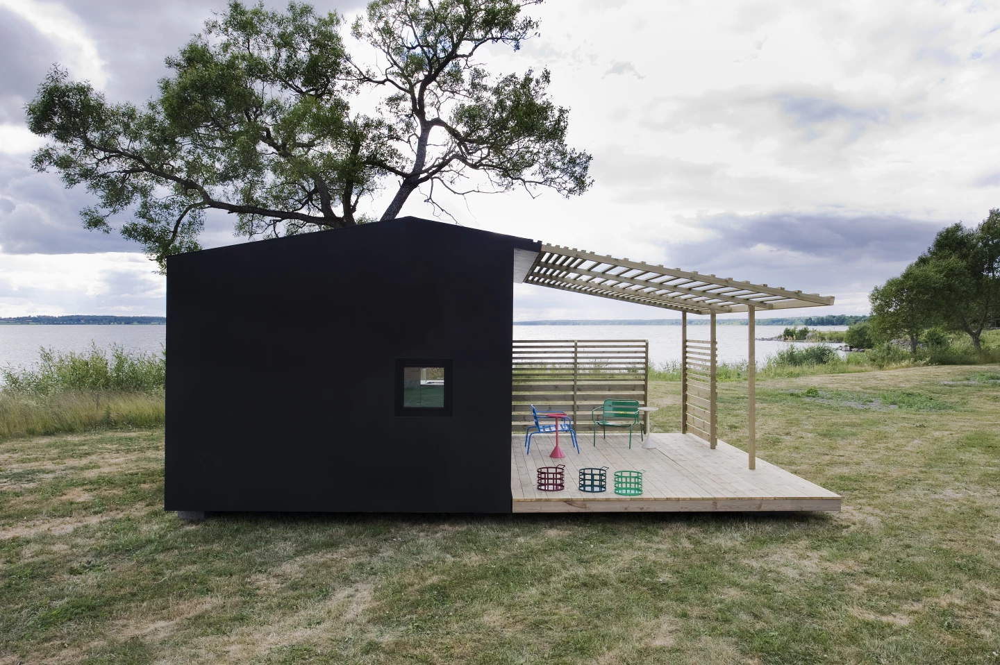 Flat-packed Mini House takes two days to install