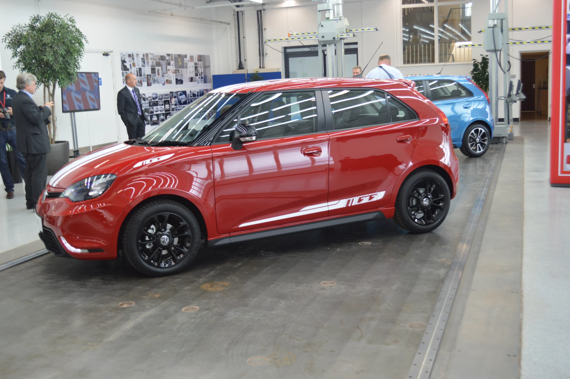 MG officially unveils its MG3 customizable hatchback supermini