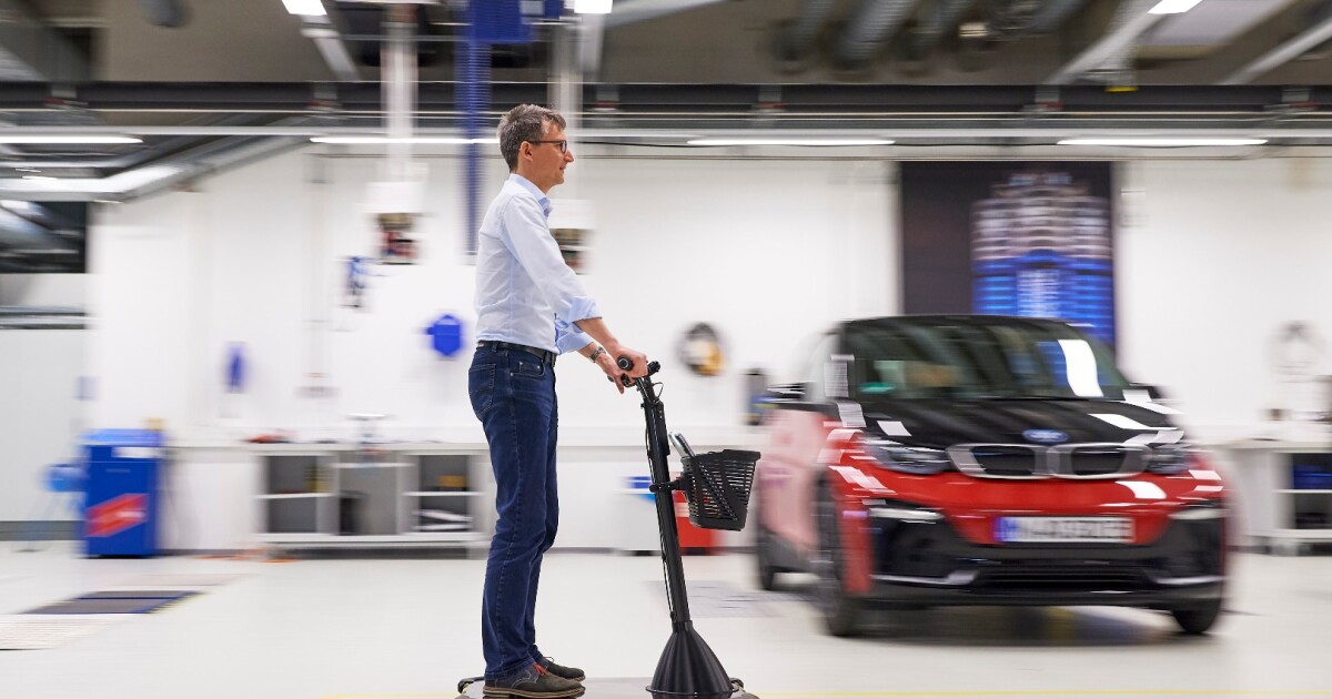 BMW's Personal Mover Concept takes factory workers for a ride