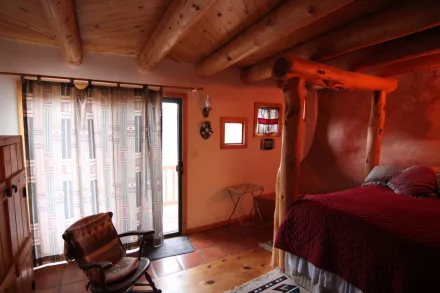 House in a cliff serves as a self-sufficient bolthole
