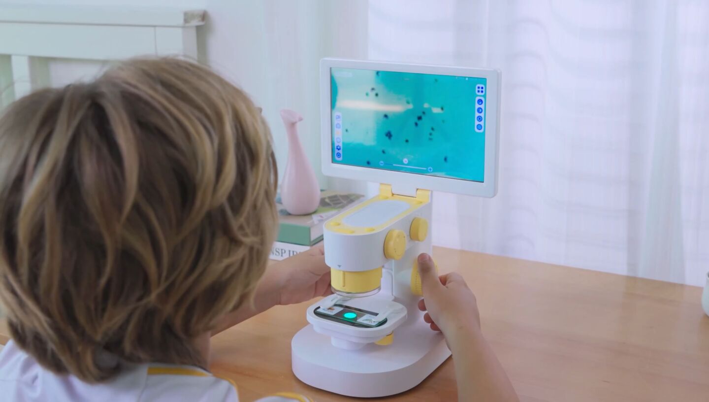 Smart microscope uncovers the unseen on tablet-sized touchscreen