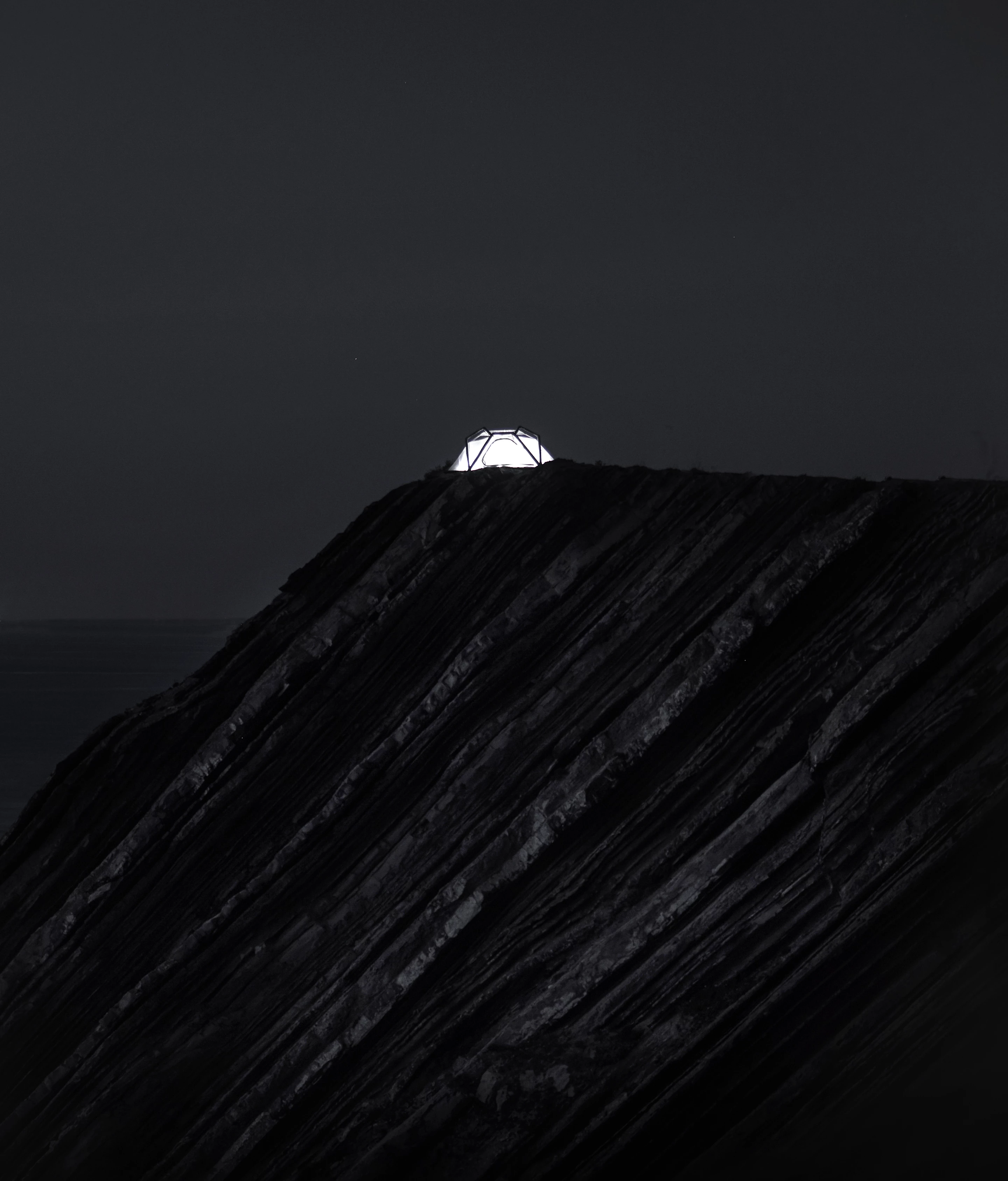 Exod pumps and pitches its inflatable ground + tree tent