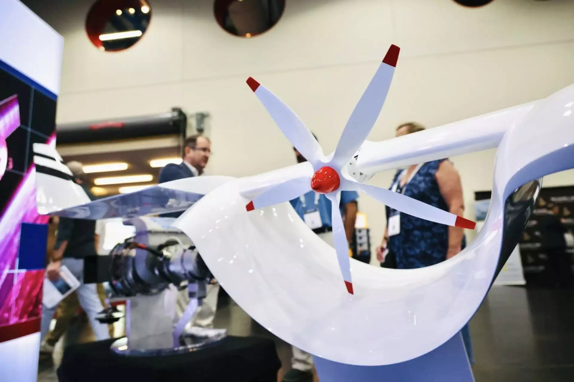 Video: Semicircular wings give Cyclone VTOL a different kind of lift