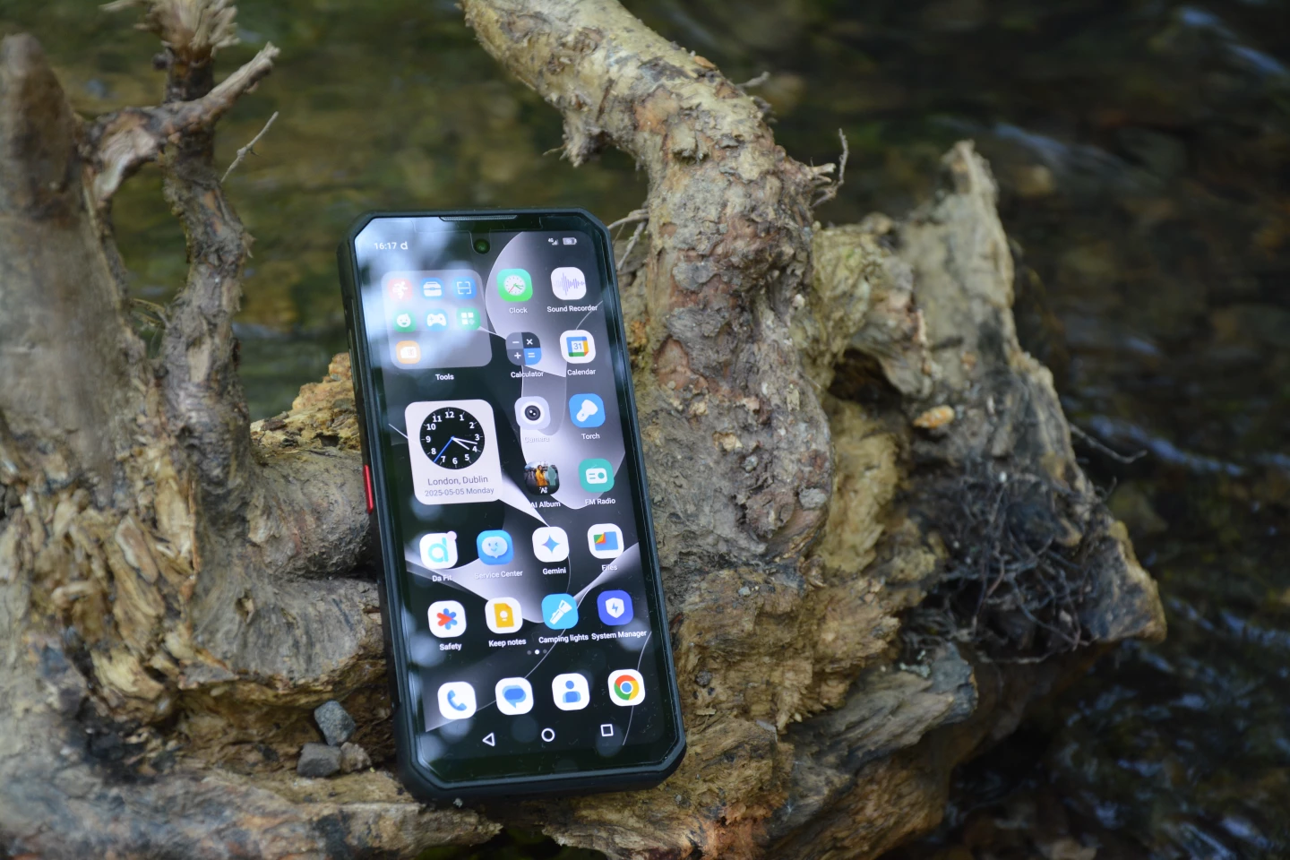 Oukitel WP300: a modular rugged smartphone with impressive features