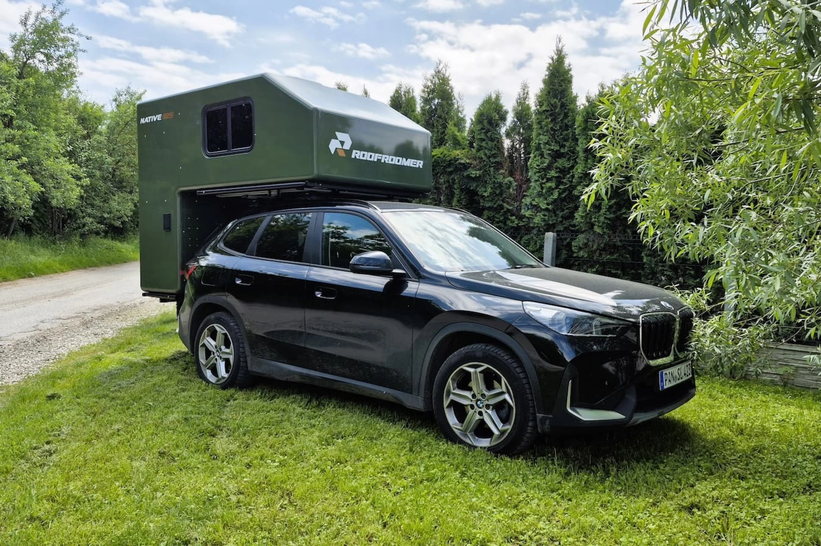 Roofroomer universal rooftop-hitch car camping pod