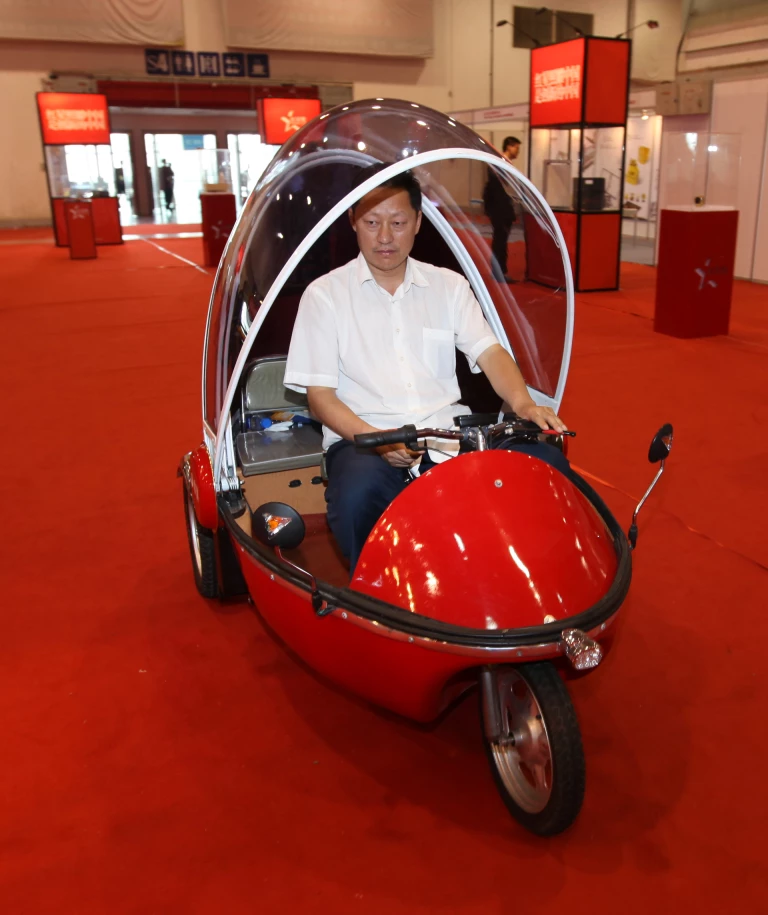 Bubble-bike: US$750 Electric three-wheeler
