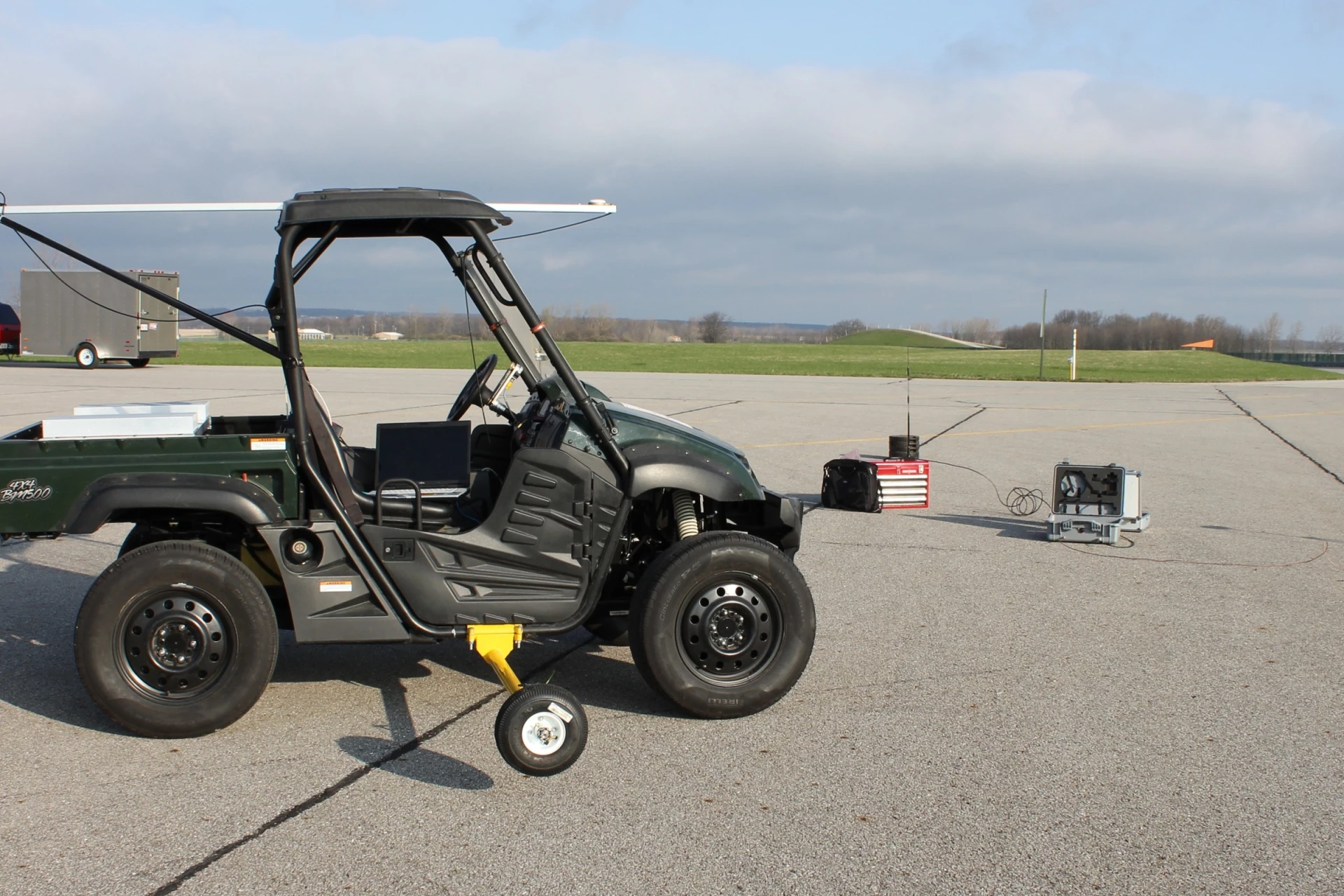 Experimental EV has four independently-actuated wheels