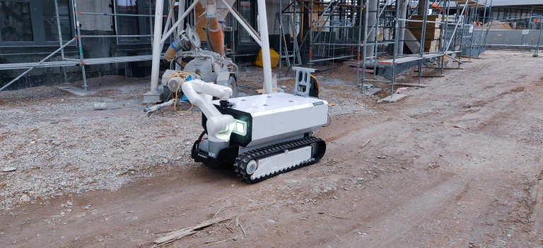Modular mobile robot can take on multiple roles at construction site
