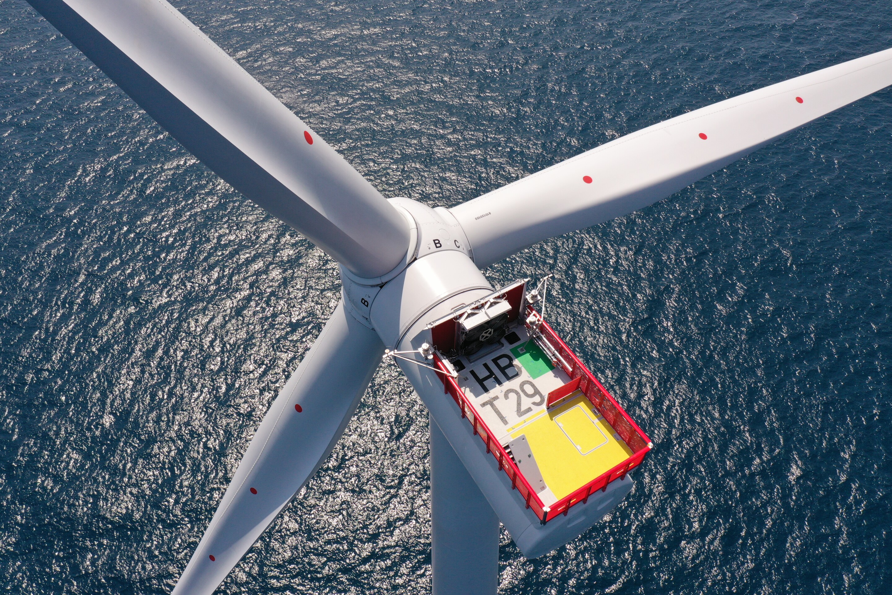 World s Largest Offshore Wind Farm Generates Its First Power world-s-largest-offshore-wind-farm-generates-its-first-power