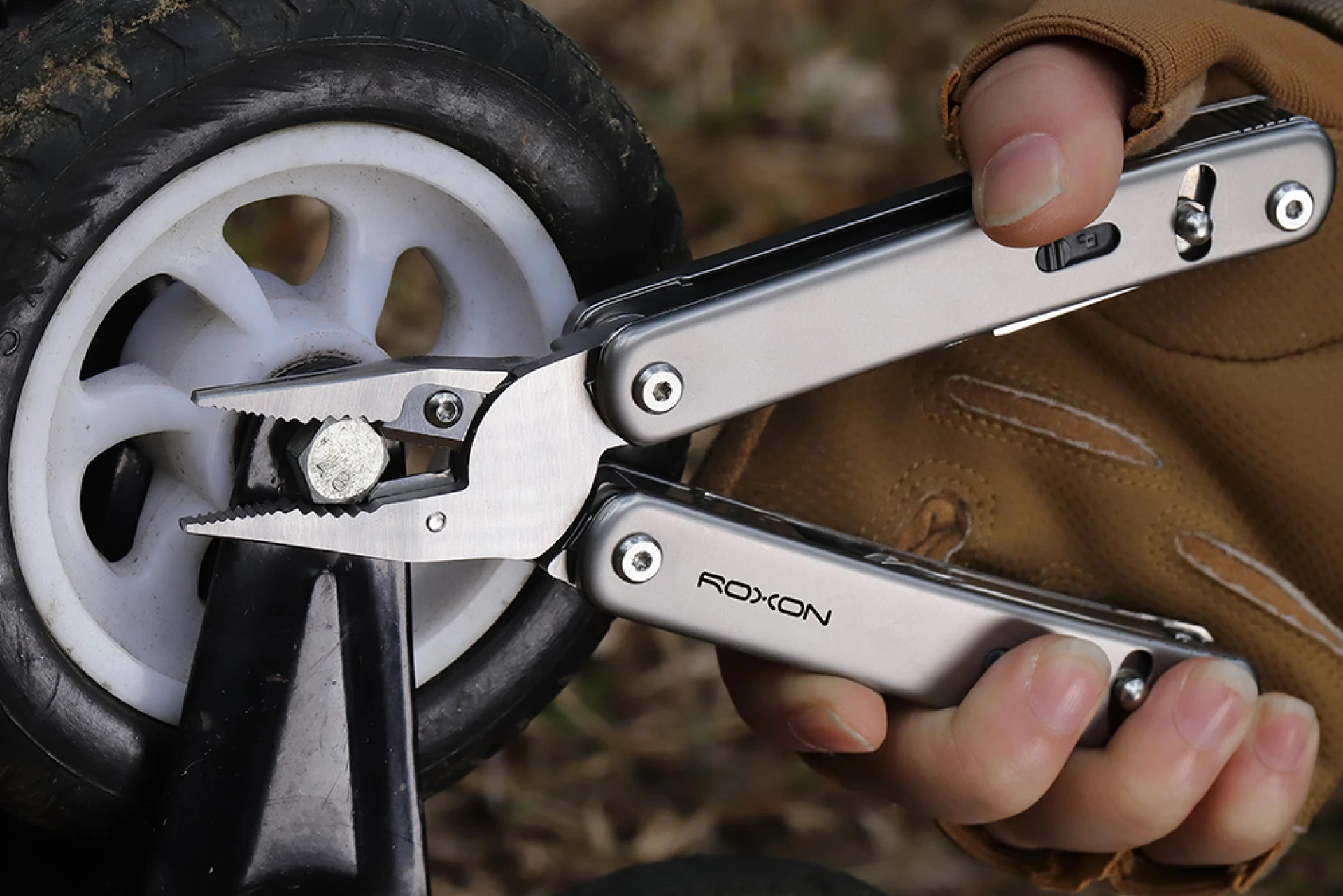 Modular multitool lets you carry exactly what you need