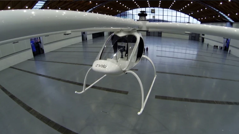 E-volo’s 18-rotor electric Volocopter makes maiden flight