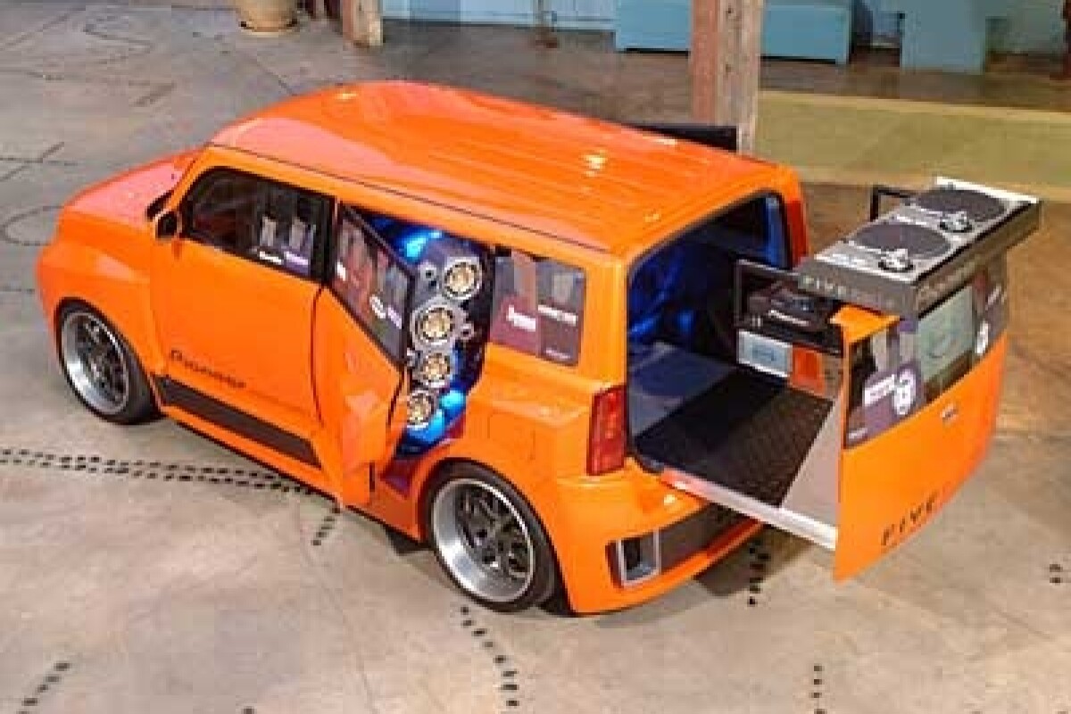 scion xb 2004