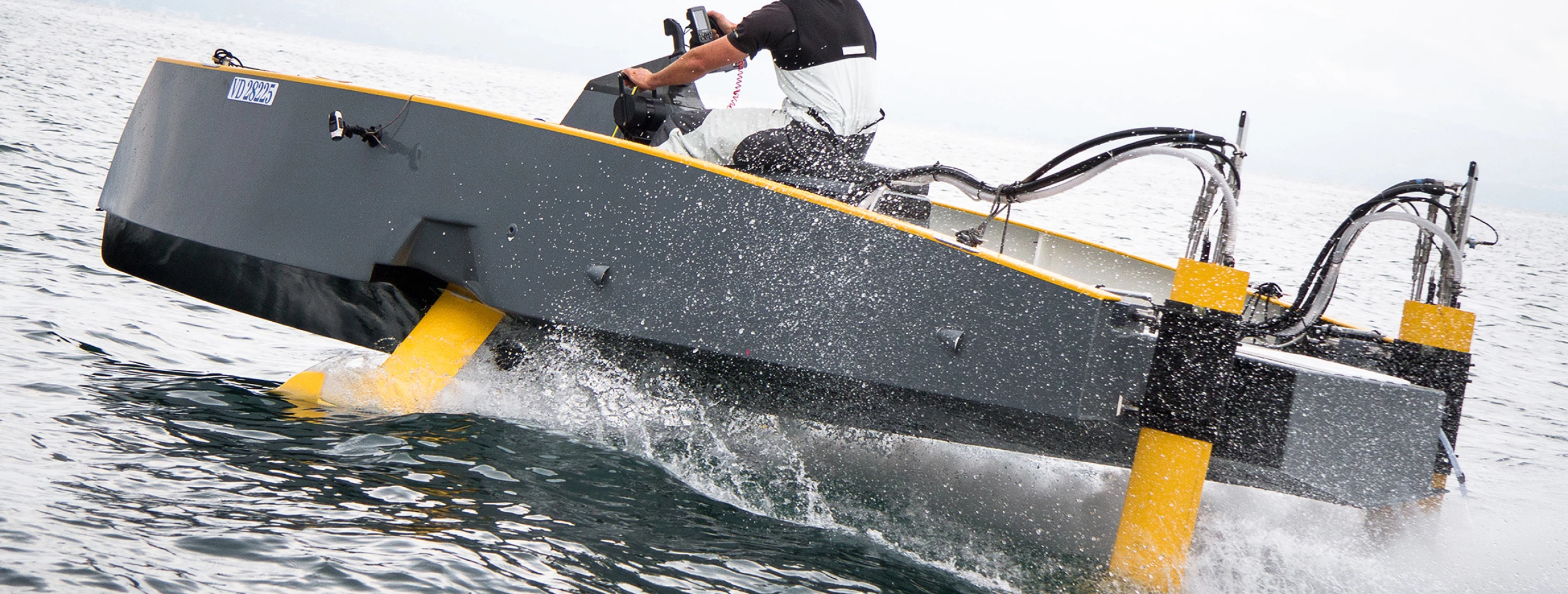 Hydros HY-X flying yacht features retractable hydrofoils
