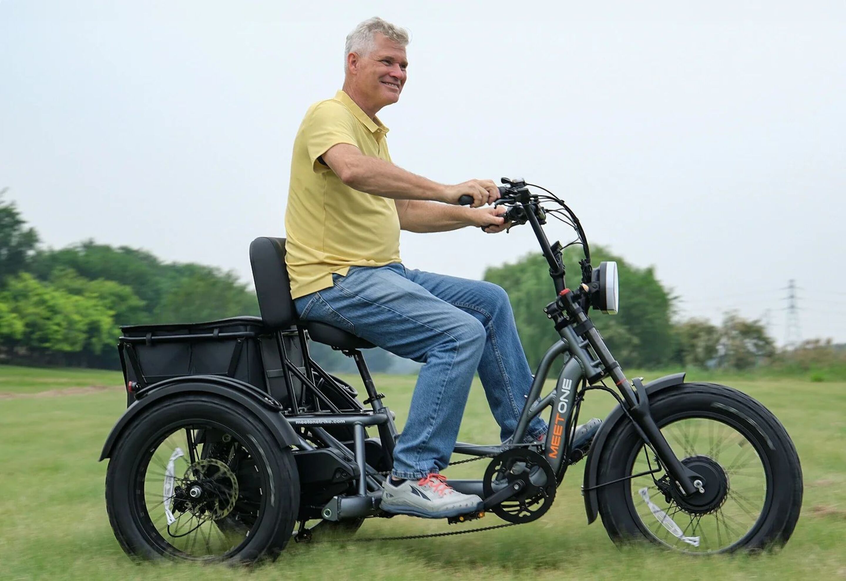 2,400-watt dual-motor e-trike powers up to 25 mph