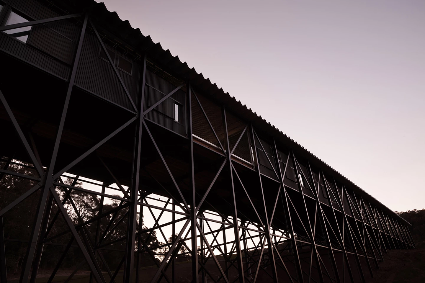 Bridge museum spanning 160-m gully is built to withstand climate change