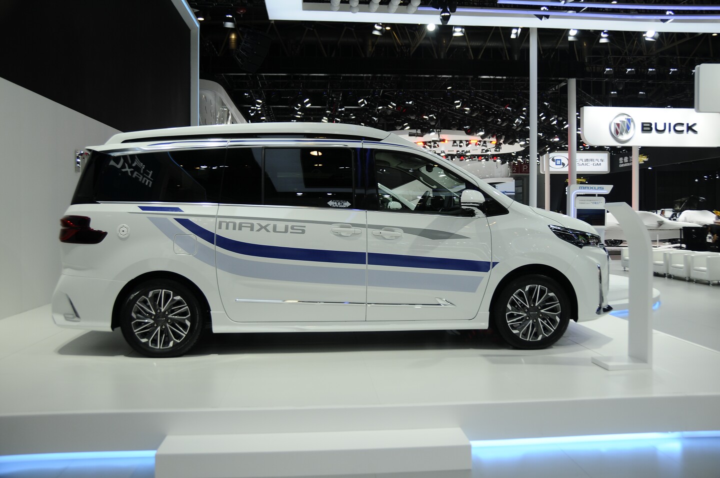 Maxus RG20 is how China does a California-style pop-up camper van