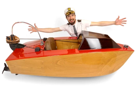 Mini electric boat takes to the water for pint-sized motoring fun