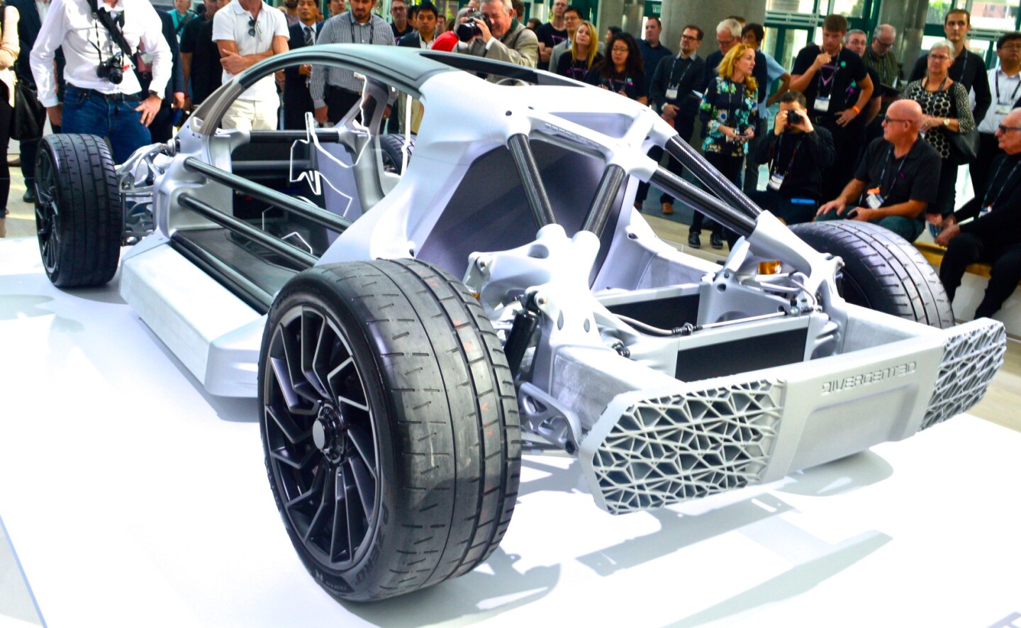 Divergent 3D slices forward with automotive 3D printing