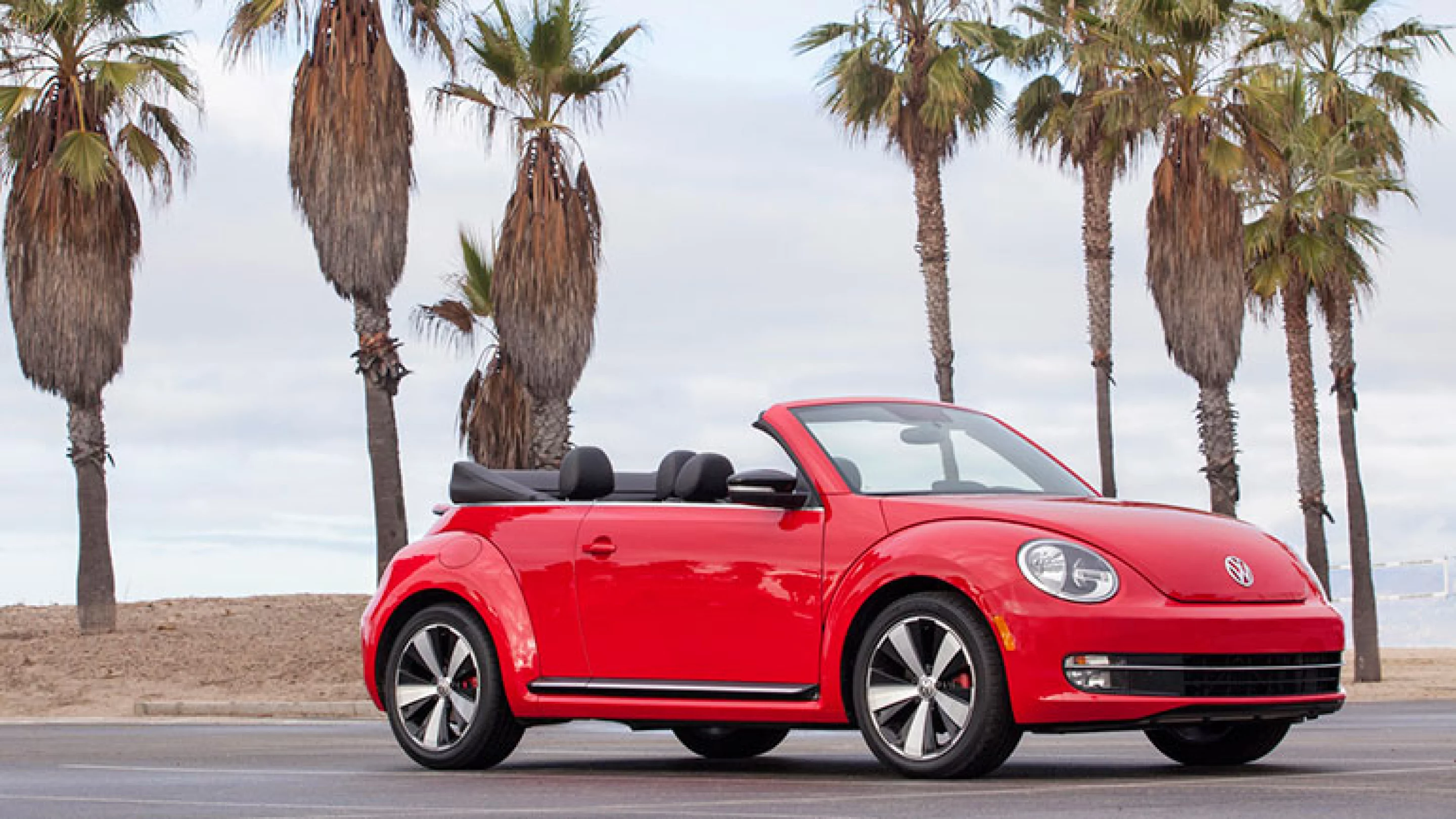 2013 Volkswagen Beetle Convertible debuts at LA Auto Show
