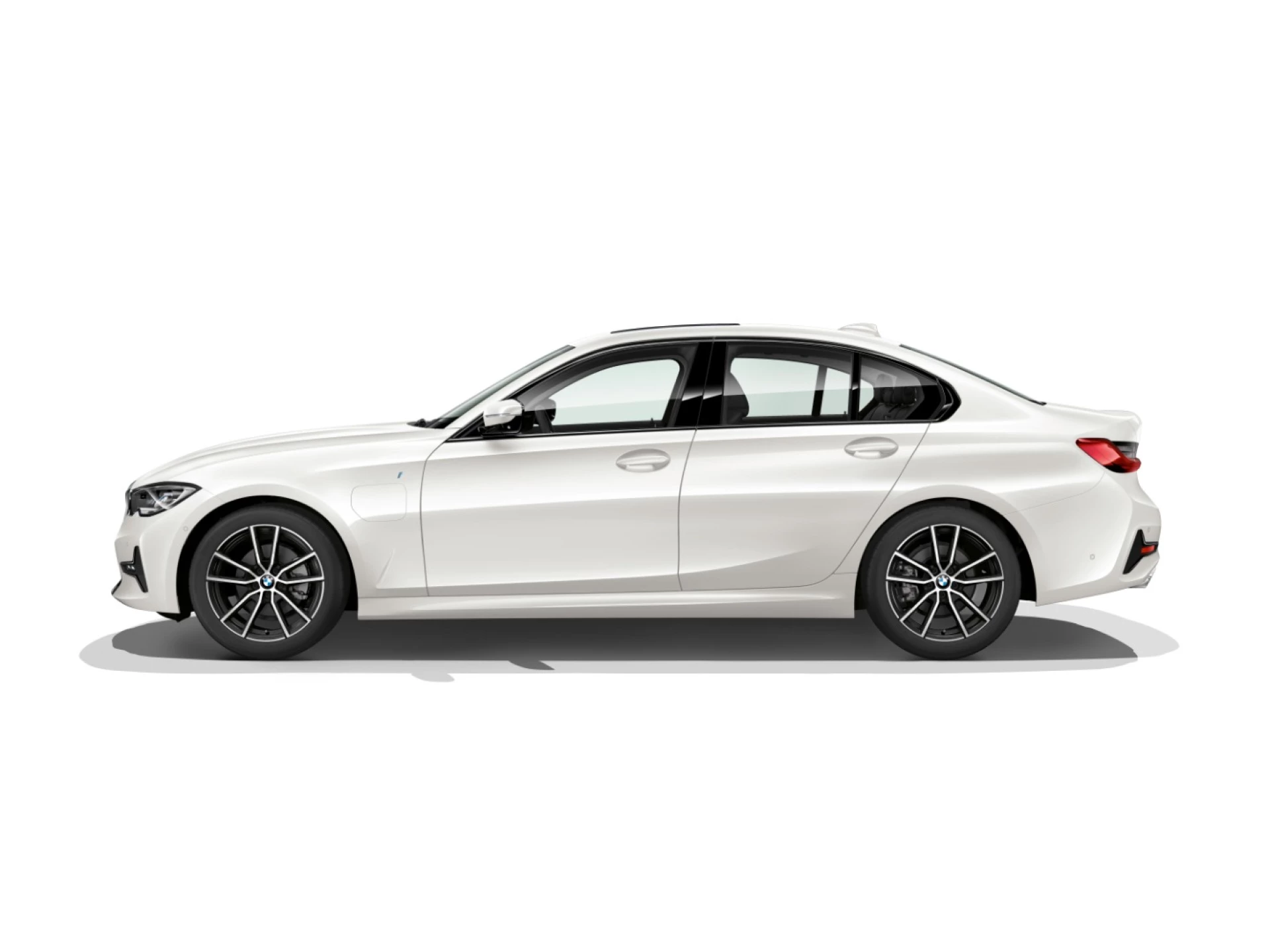 BMW adds plug-in hybrid 330e to its 3-series lineup